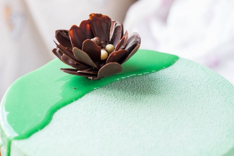 Шоколадный велюр (+ 2 способа завелюрить бисквитный торт)